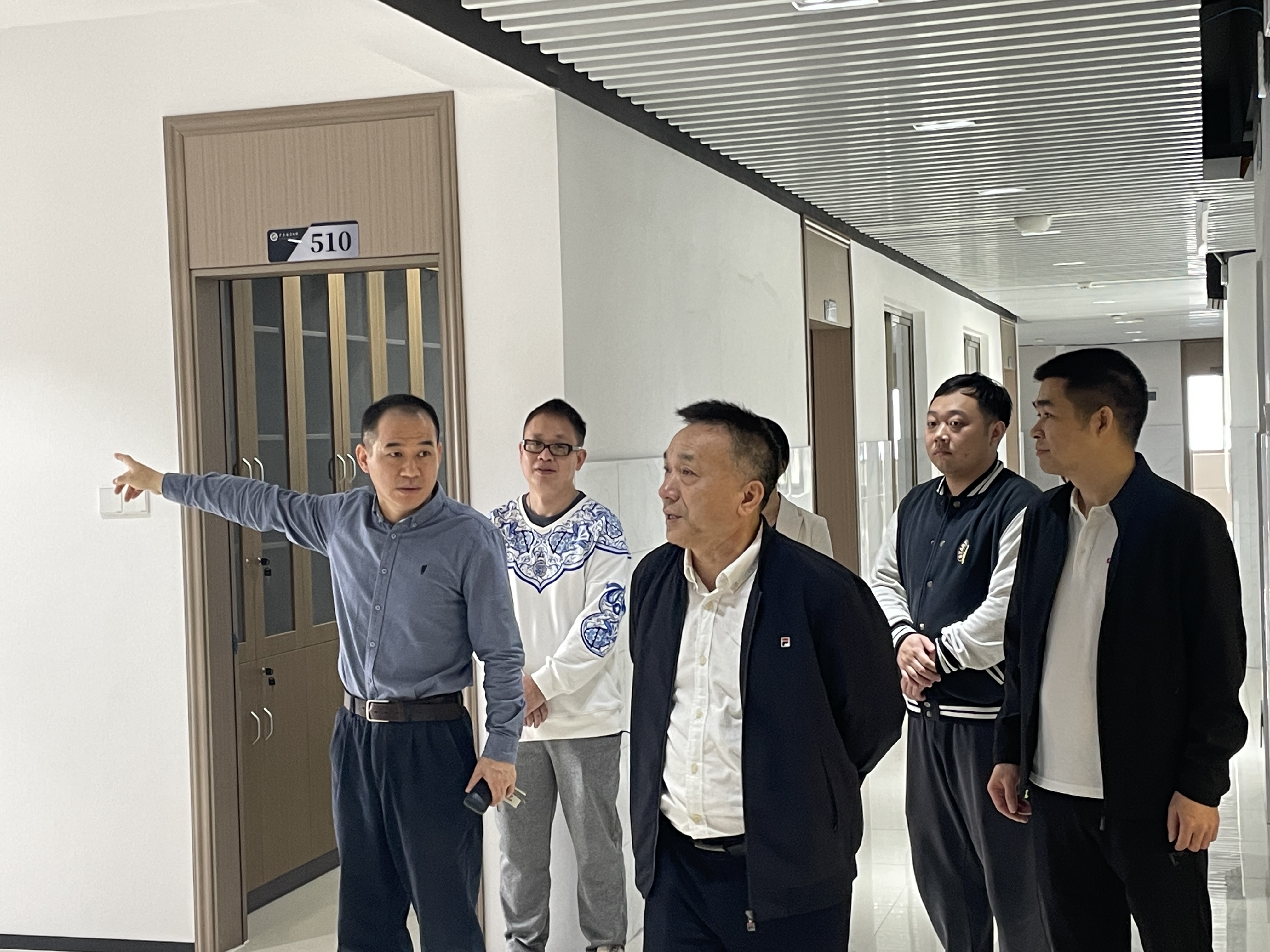 宁凌到大学生创新创业孵化基地调研指导工作-广东海洋大学创新创业学院